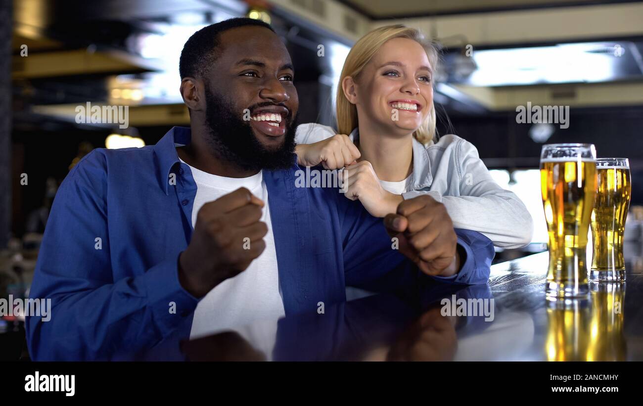 young couple is rooting for their favorite team Stock Photo - Alamy