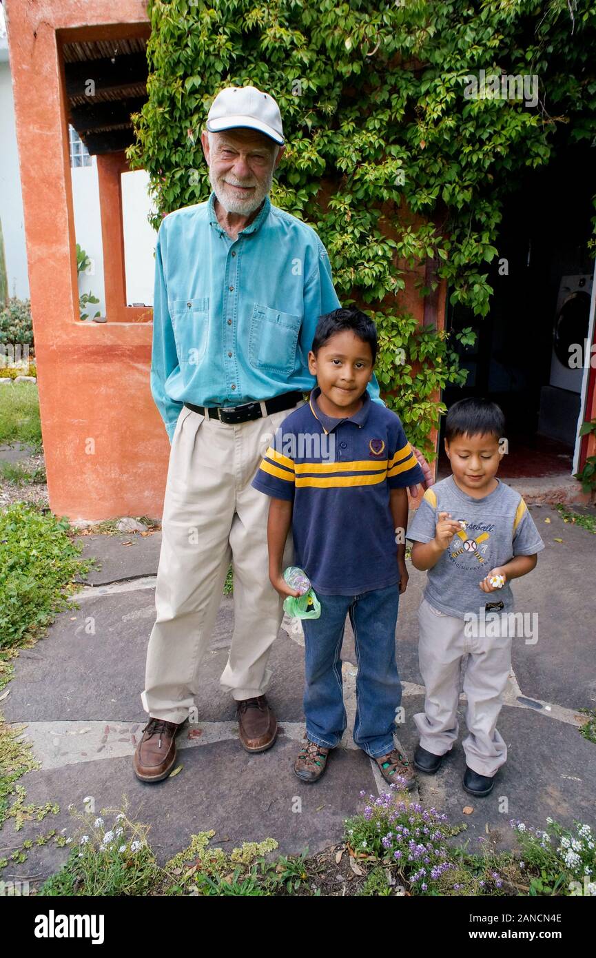 Mexican family in San Miguel de Allende, Mexico Stock Photo - Alamy