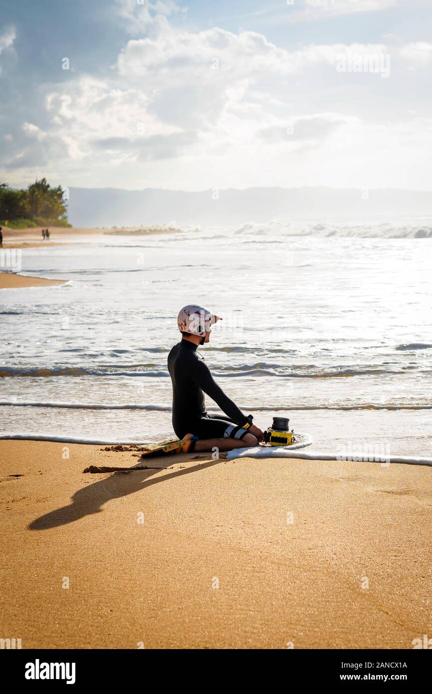 Sitting surf hi-res stock photography and images - Alamy