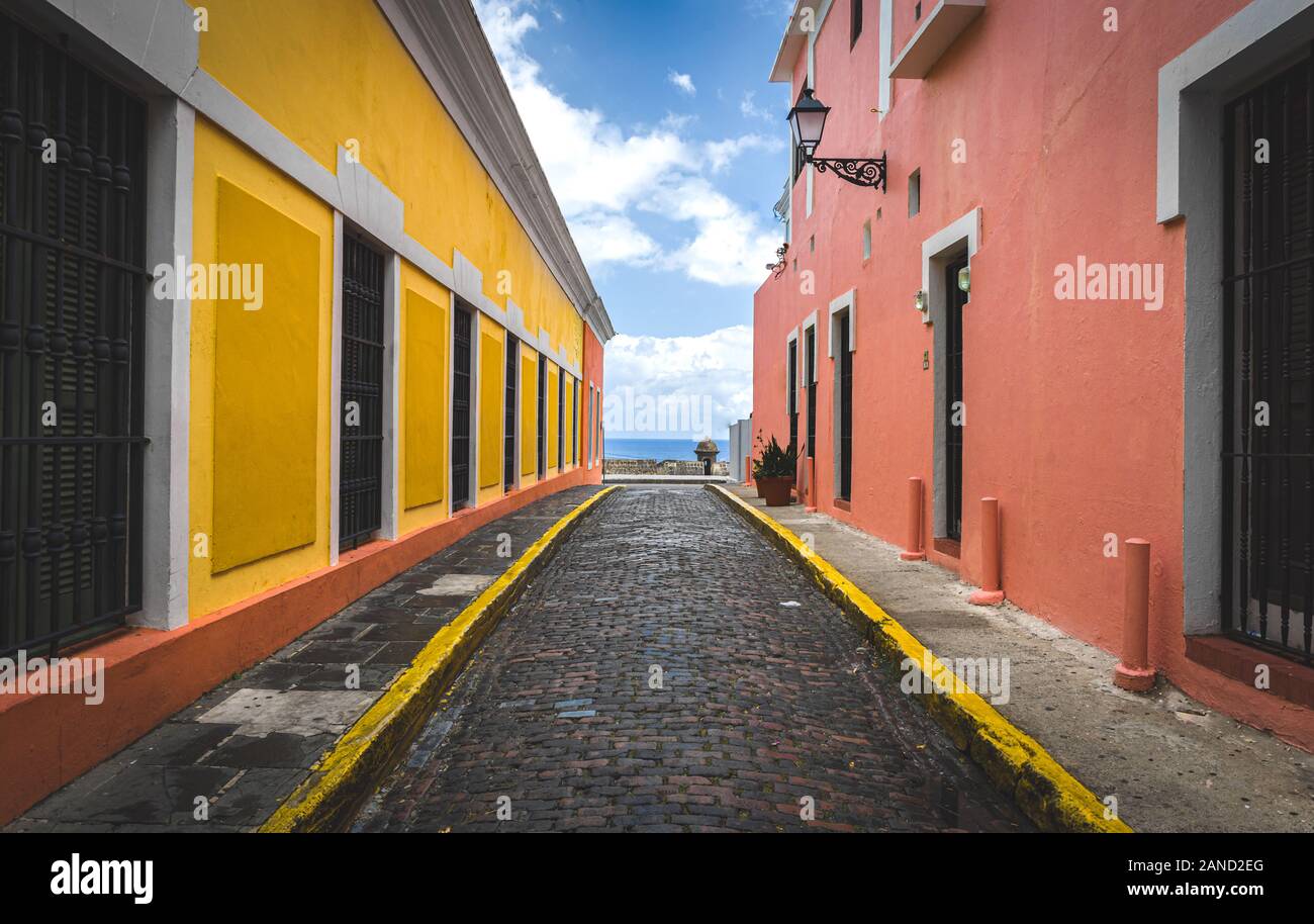 Miami house yellow hi-res stock photography and images - Alamy