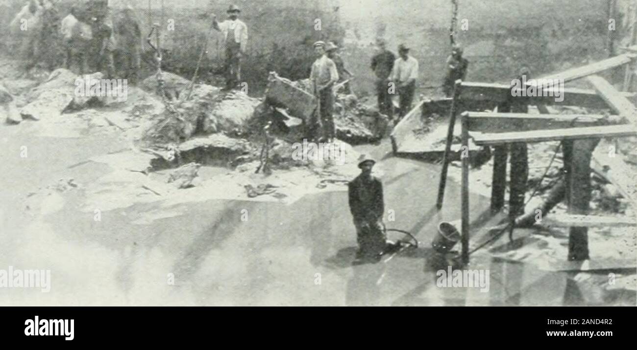 Bottom weighted hi-res stock photography and images - Alamy