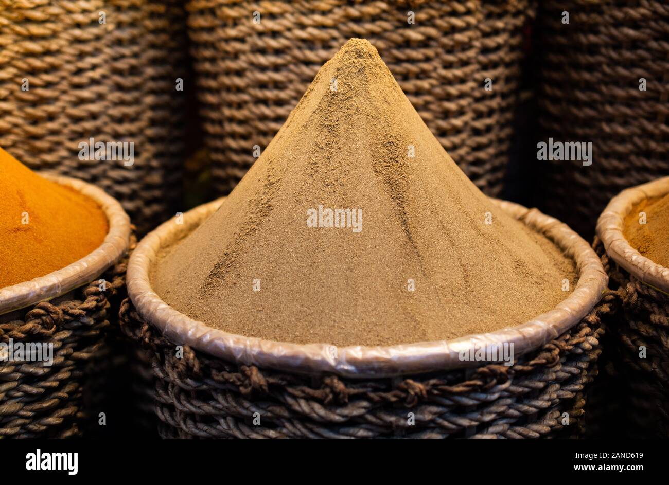 Oriental colorful spices in a traditional Turkish Spice Bazaar Stock ...