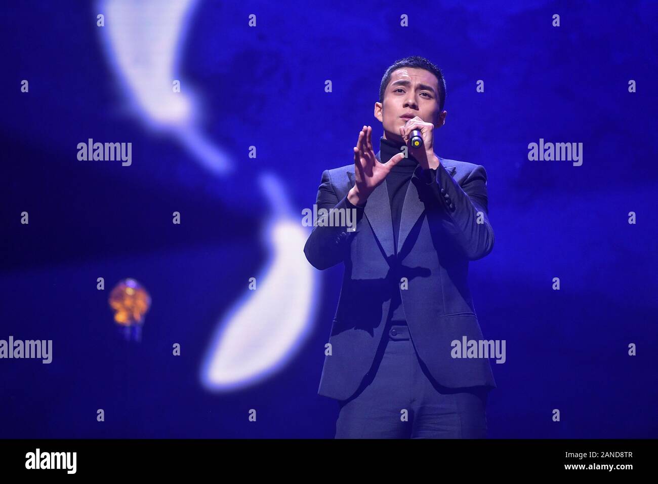 --FILE--Chinese actor Han Dongjun, also known as Elvis Han, sings at ...