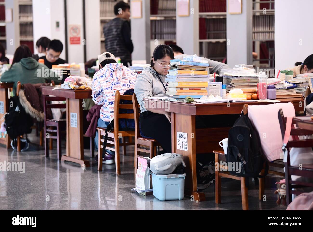 Applicants study at the library of Shenyang Agricultural University for ...
