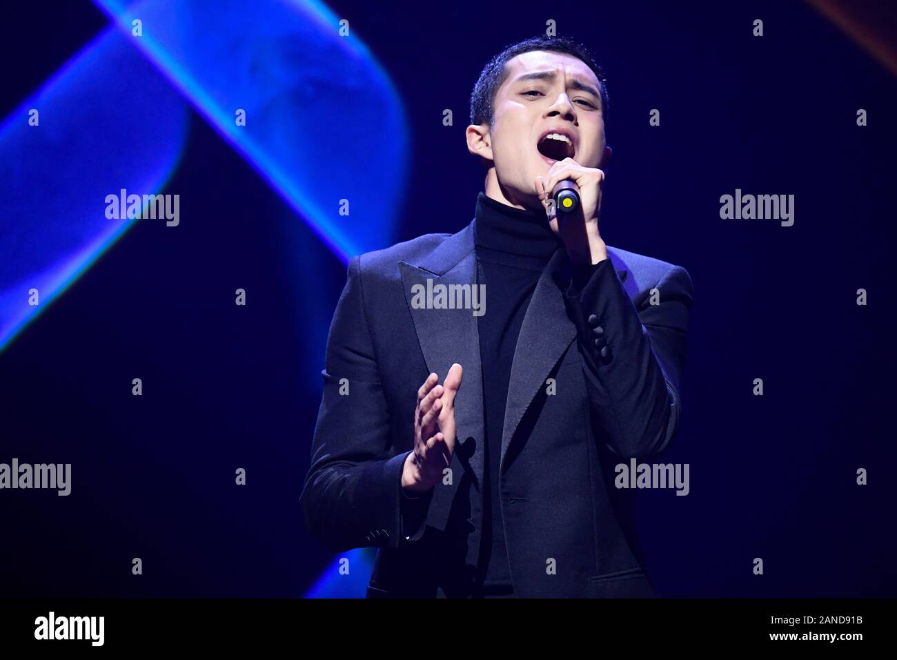 --FILE--Chinese actor Han Dongjun, also known as Elvis Han, sings at ...