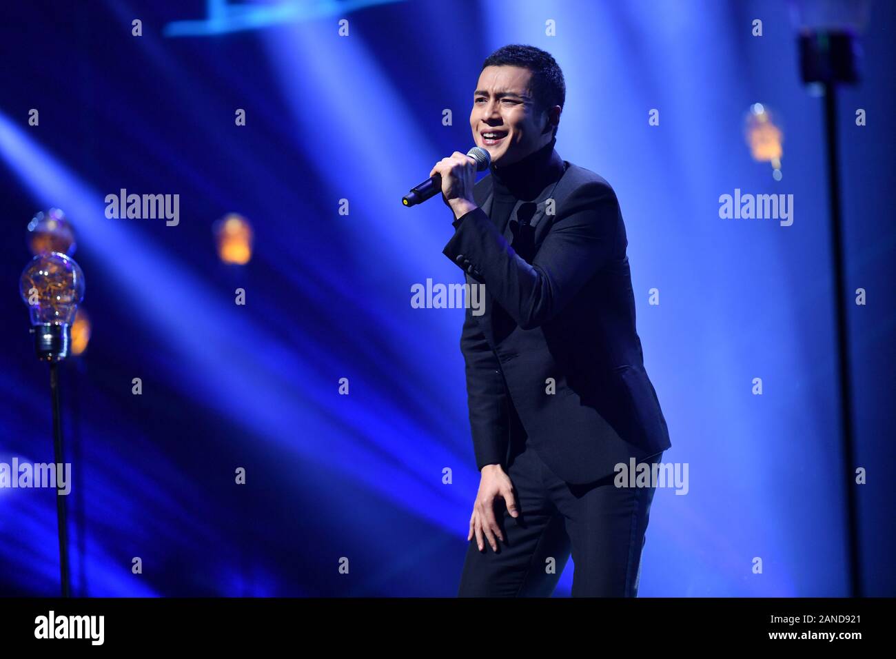 --FILE--Chinese actor Han Dongjun, also known as Elvis Han, sings at ...
