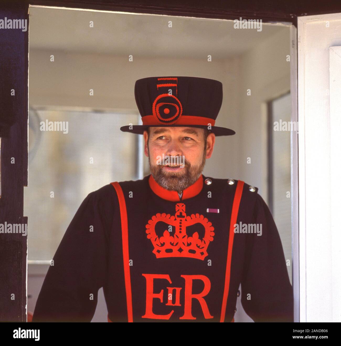 Beefeater uniform hi-res stock photography and images - Alamy