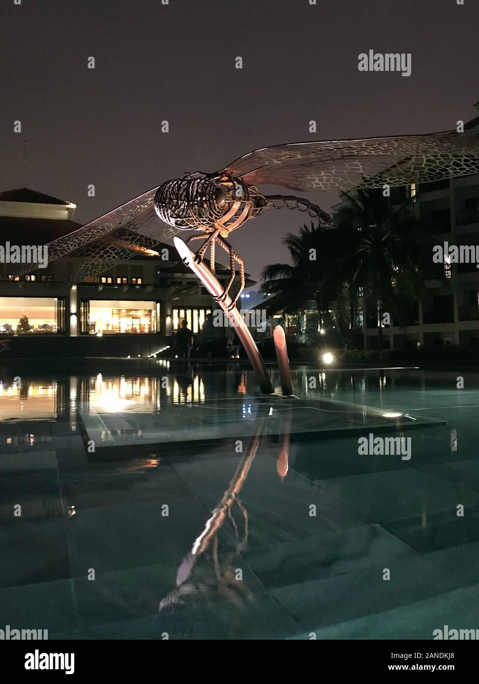 Dragonfly sculpture hi-res stock photography and images - Alamy