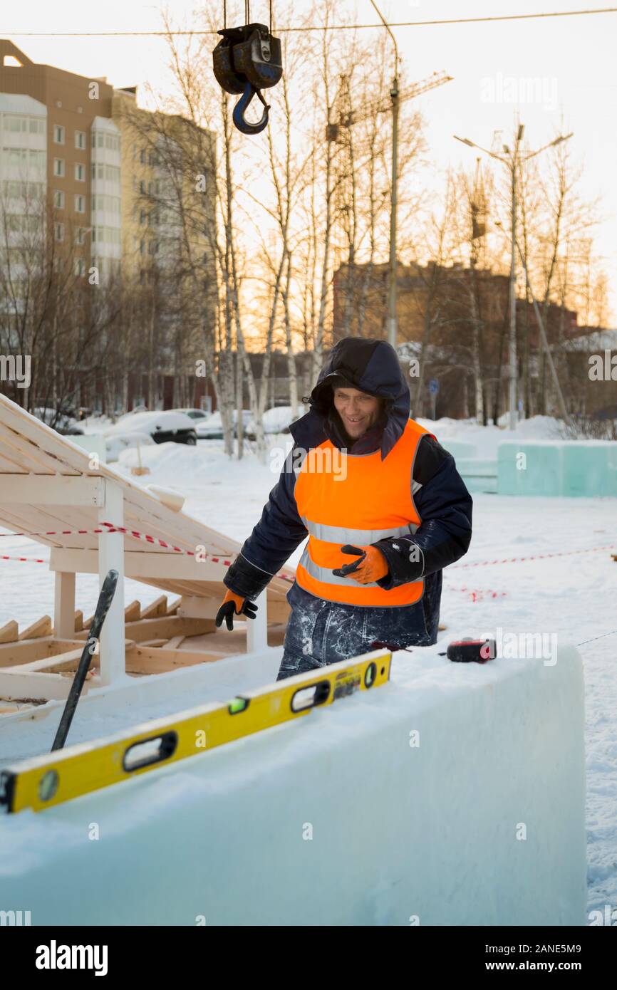 Installer construction site ice hi-res stock photography and images - Alamy