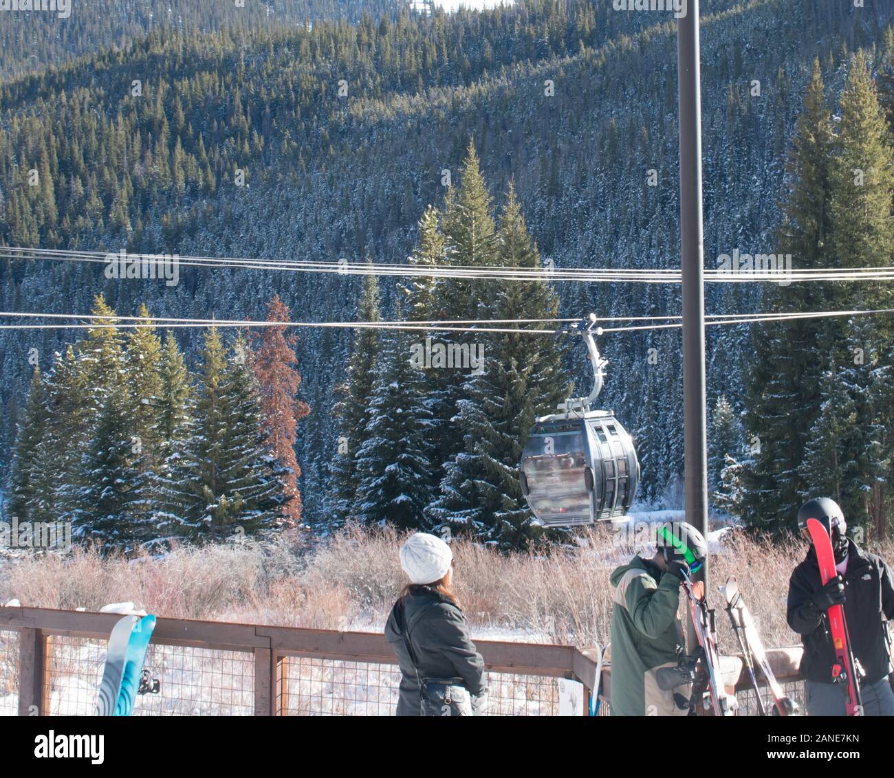 River in cold climate snow hi-res stock photography and images - Alamy