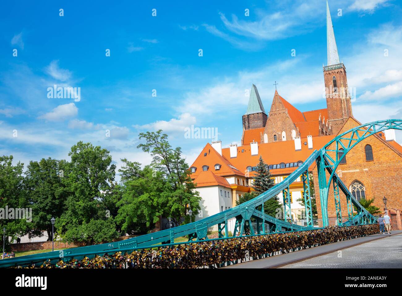 Most Tumski bridge and Ostrow Tumski Cathedral island in Wroclaw ...