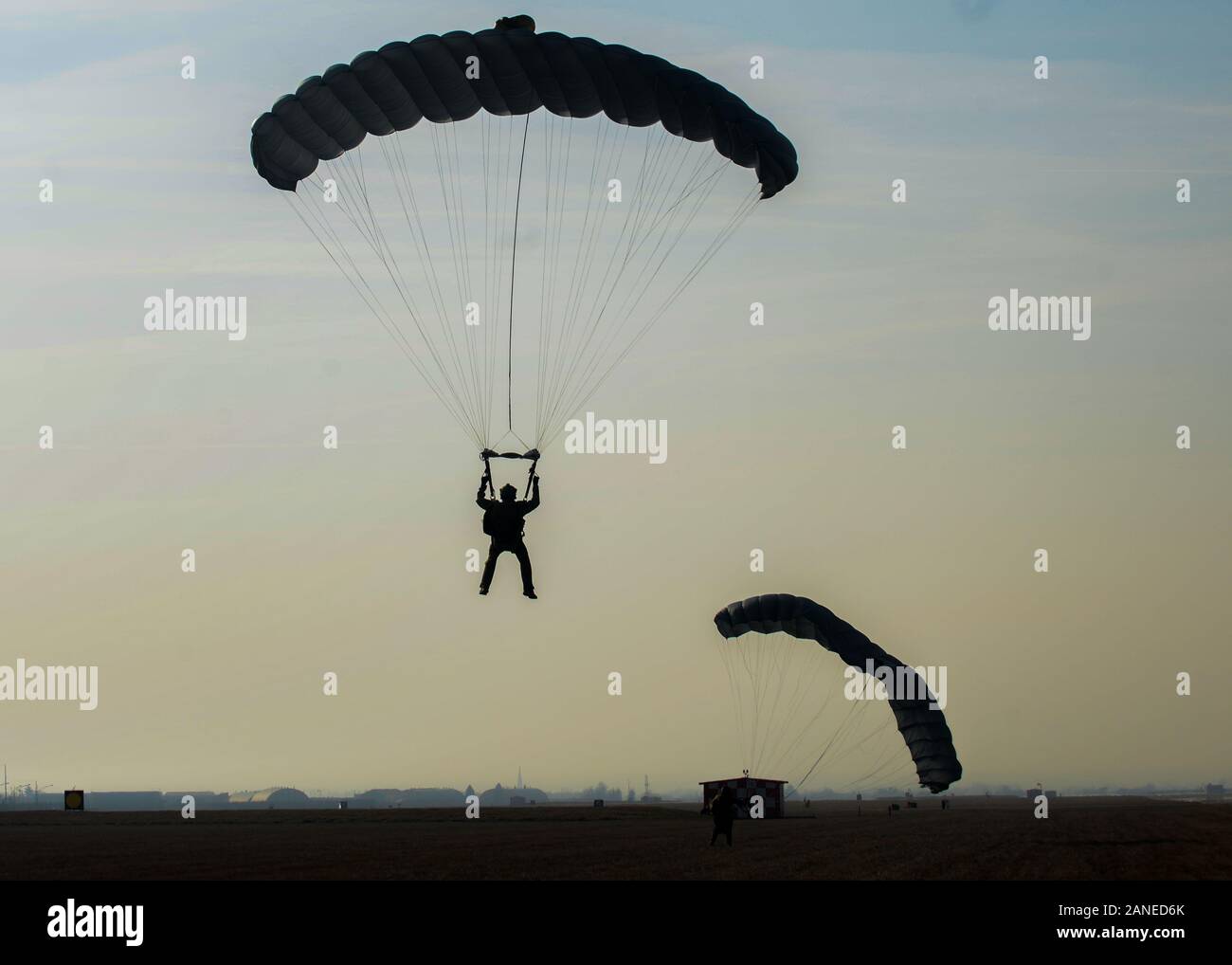 2020 parachutes hi-res stock photography and images - Alamy