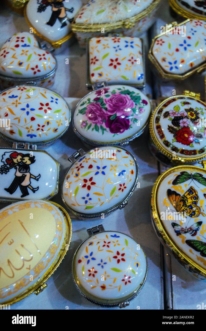 Antique porcelain boxes hi-res stock photography and images - Alamy