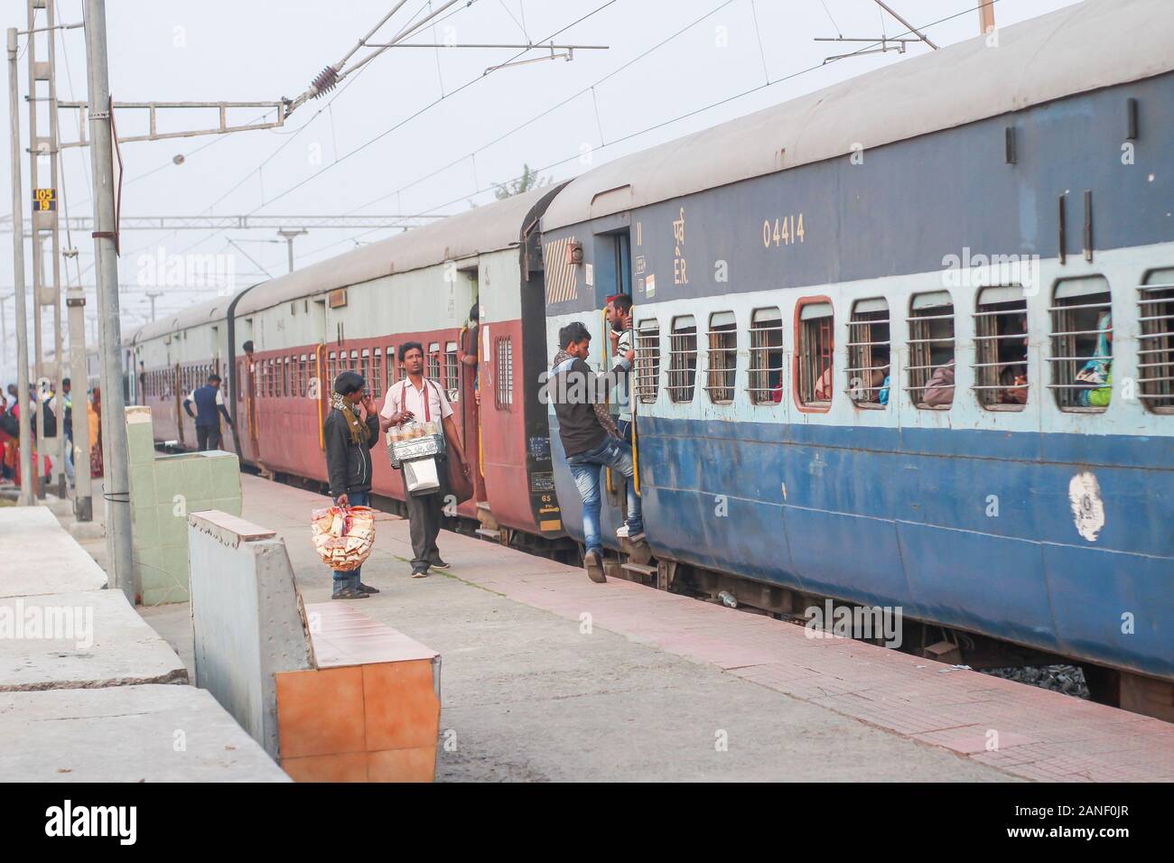 Busy Railway Station Stock Photos & Busy Railway Station Stock Images ...