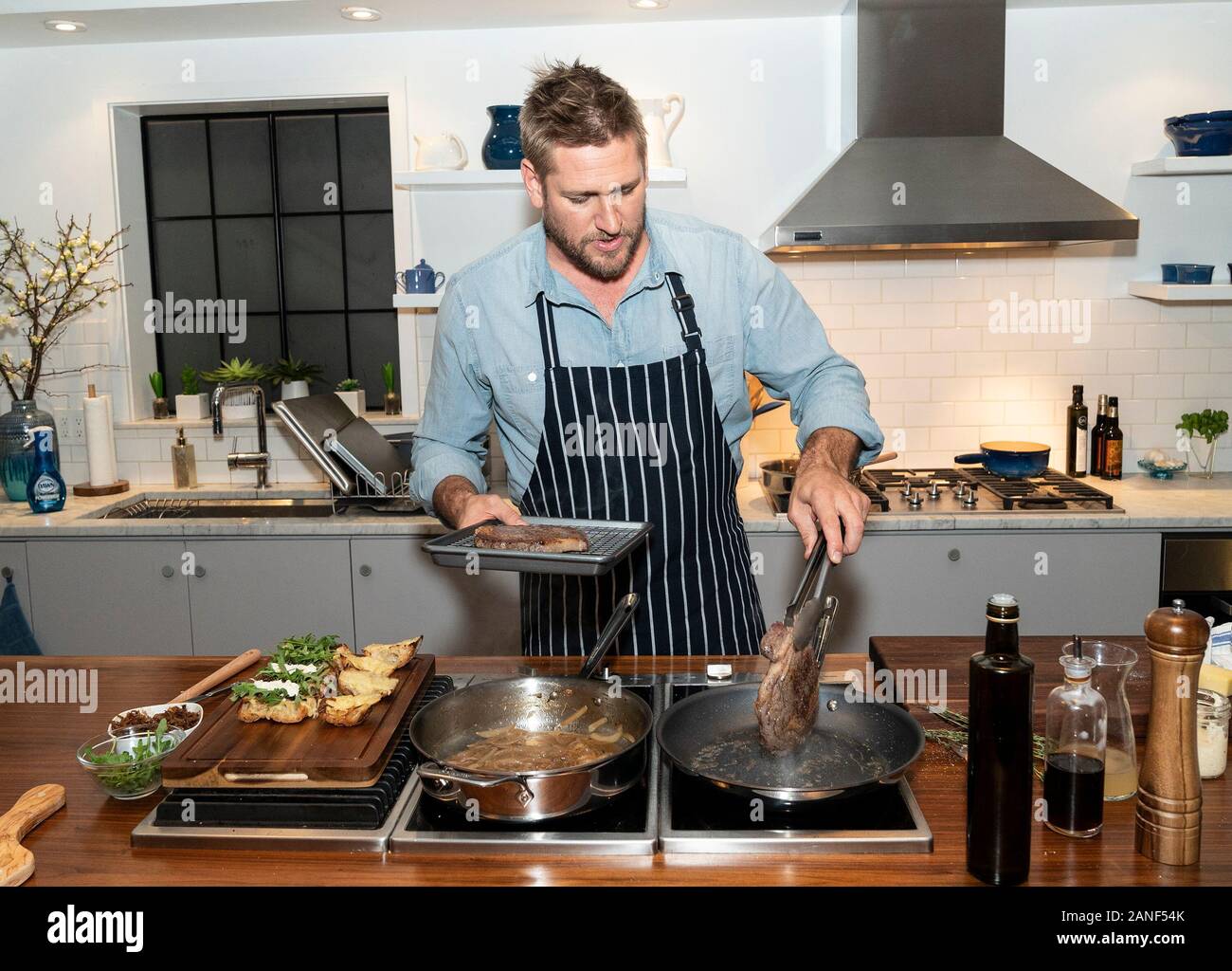 Australian celebrity chef hi-res stock photography and images - Alamy