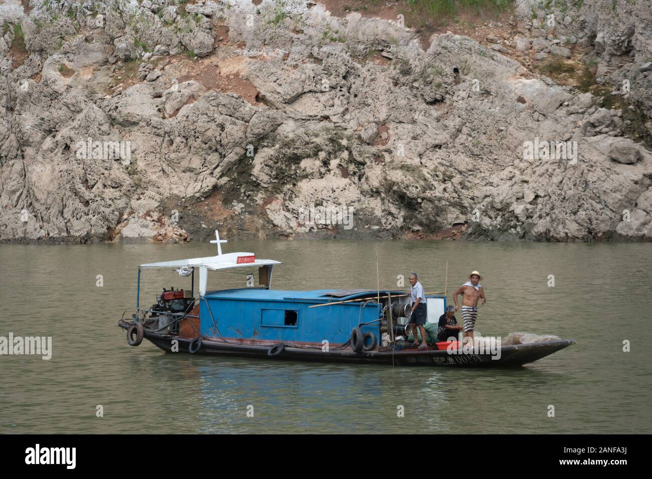 Shennong river boat hi-res stock photography and images - Alamy