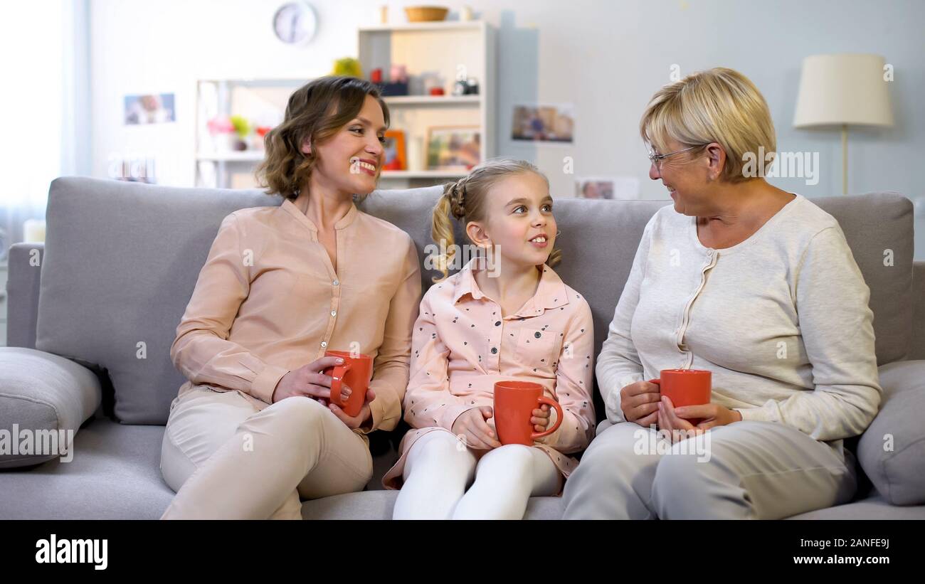Family members sitting on couch hi-res stock photography and images - Alamy