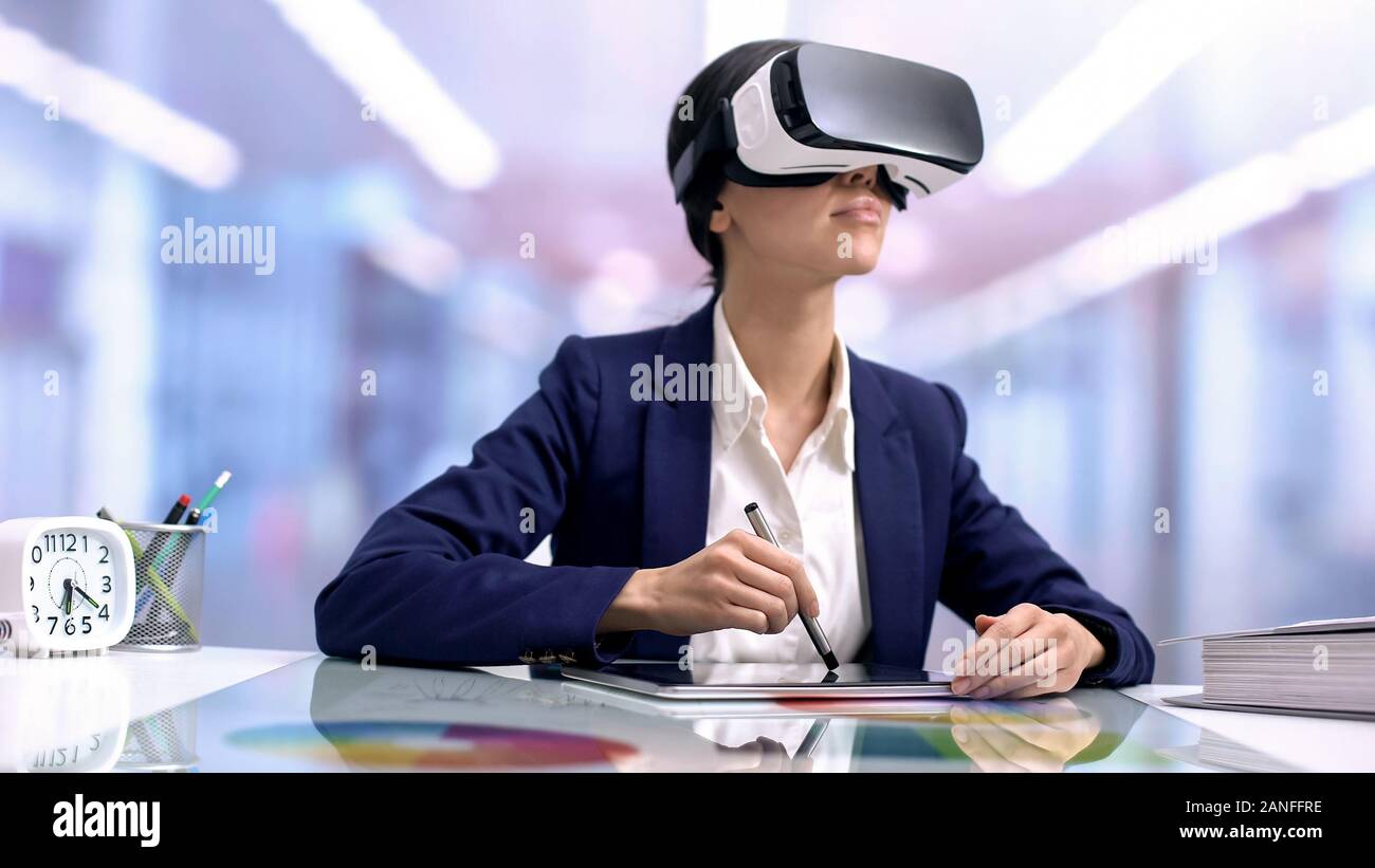 Graphic designer computer visual media hi-res stock photography and ...