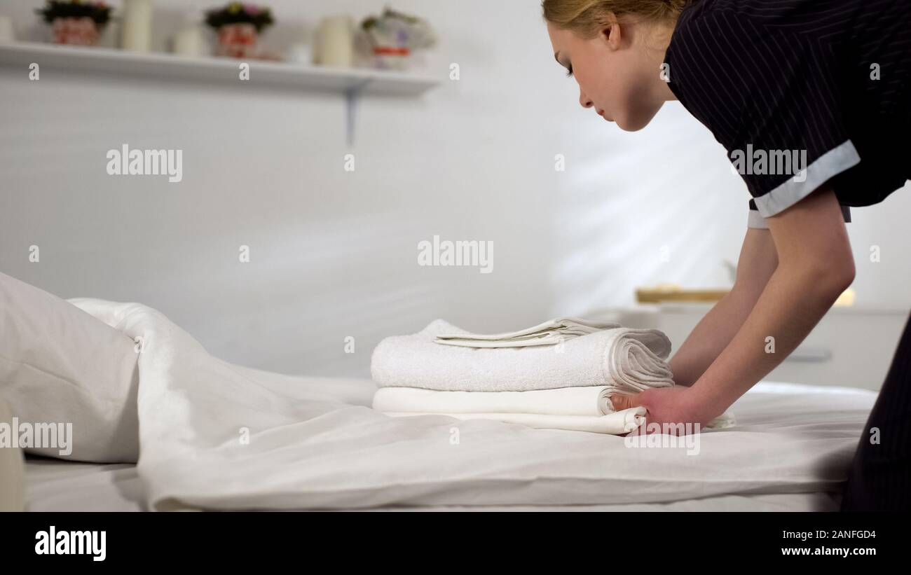Change bed linen hi-res stock photography and images - Alamy
