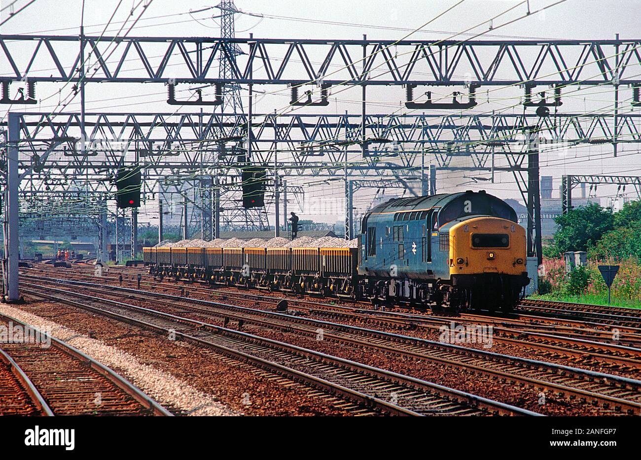 Br Class 37 Diesel Locomotive Stock Photos & Br Class 37 Diesel ...