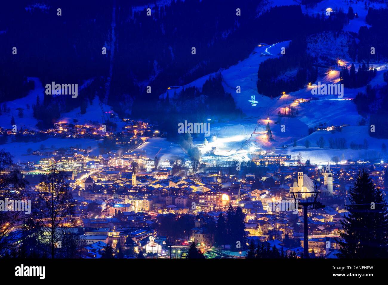 Kitzbühel: Kitzbühel city center, mountain Hahnenkamm ski downhill ...