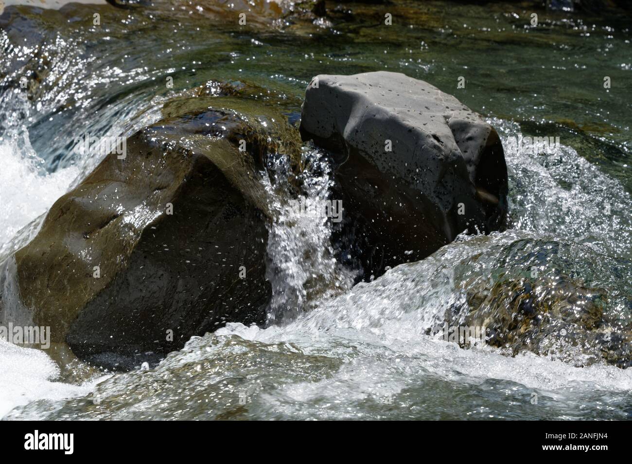 Large boulder in river hi-res stock photography and images - Alamy
