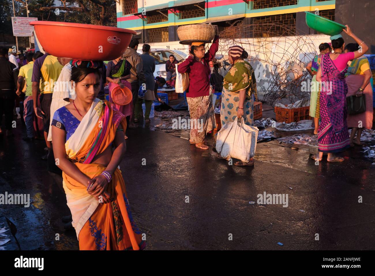 Fishing pier mumbai hi-res stock photography and images - Alamy