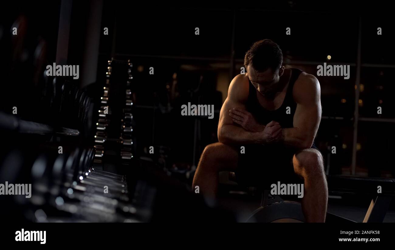 Muscular shoulders exercises man hi-res stock photography and images - Alamy