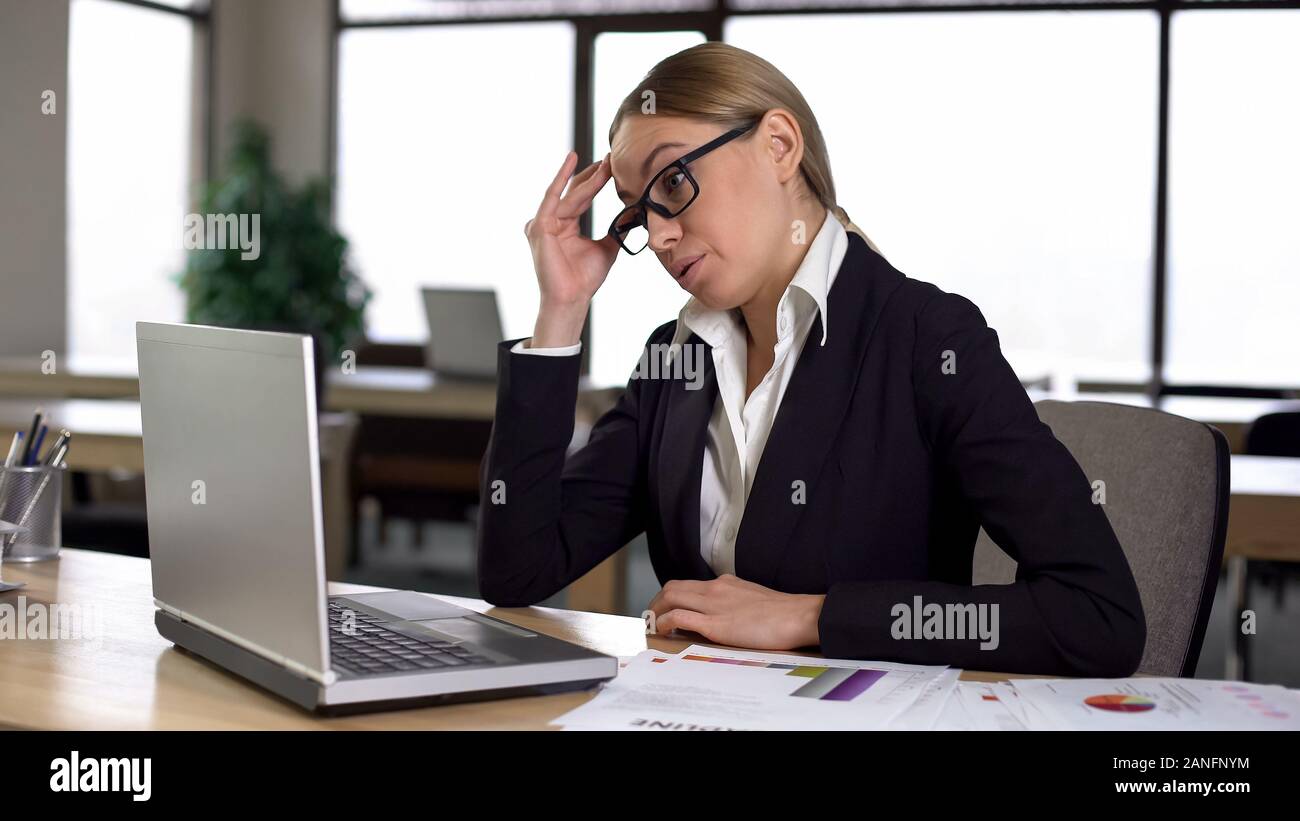 Girl work experience office hi-res stock photography and images - Alamy