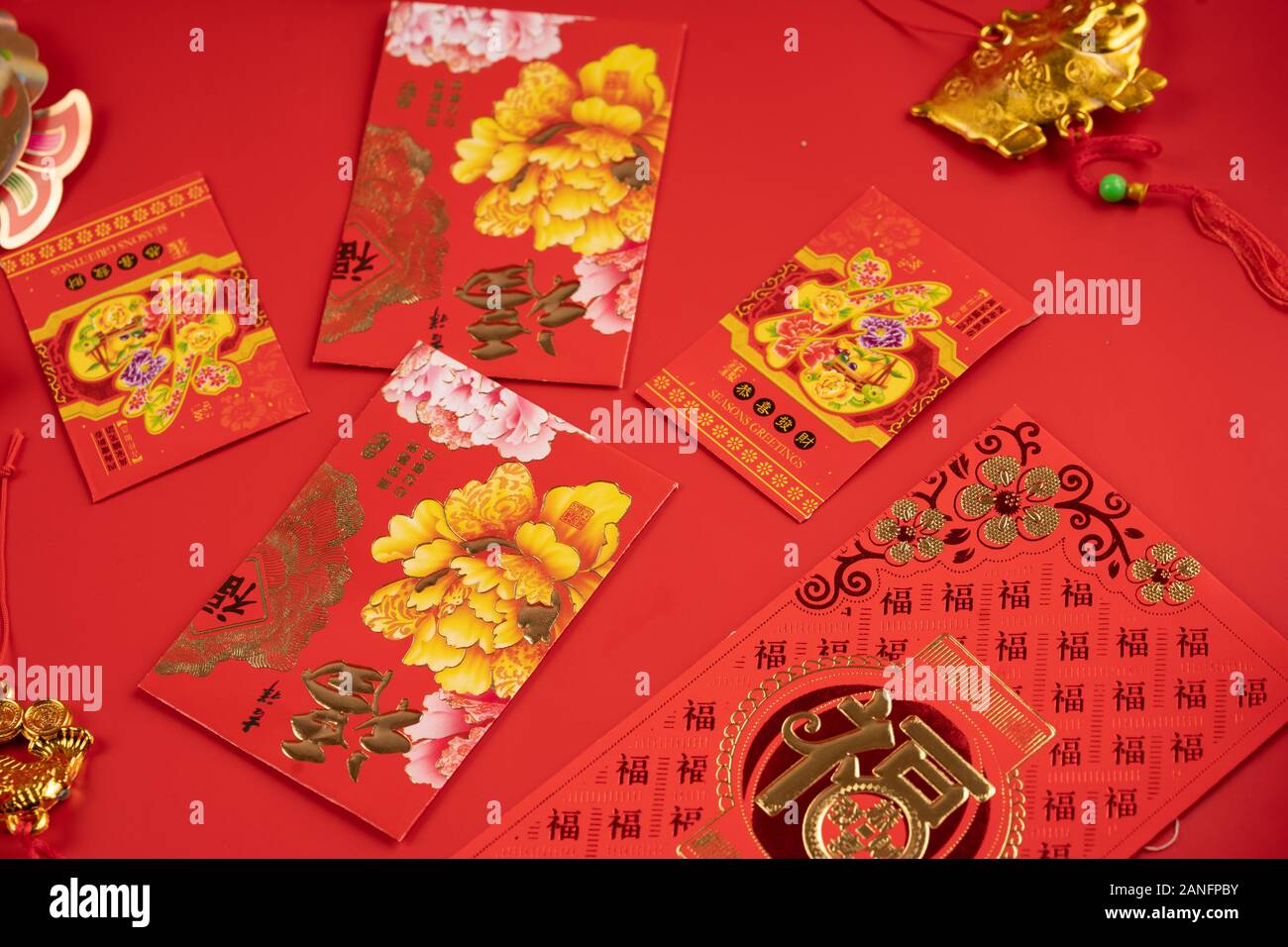 red envelopes chinese new year Stock Photo - Alamy