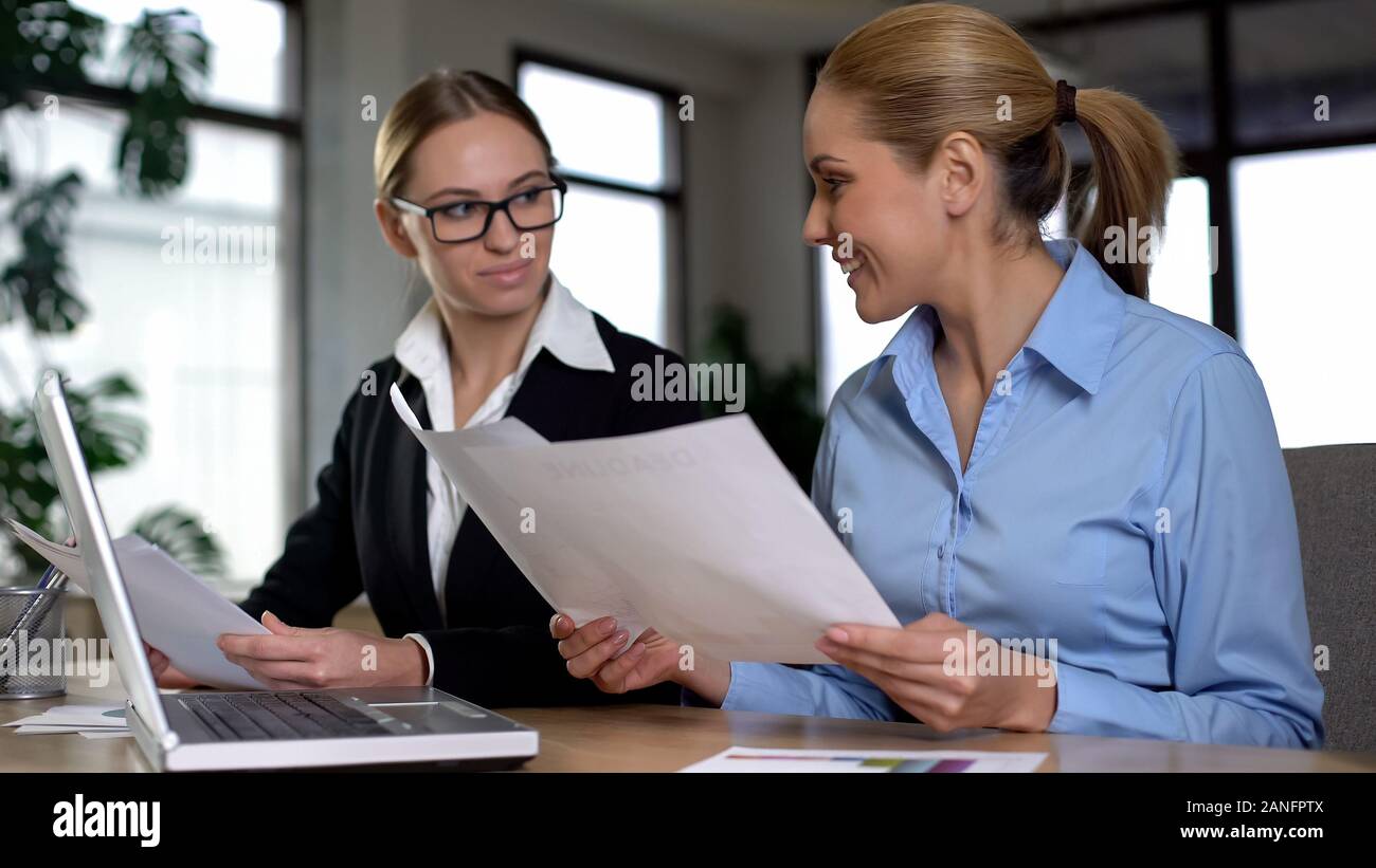 Manager boss praise hi-res stock photography and images - Alamy