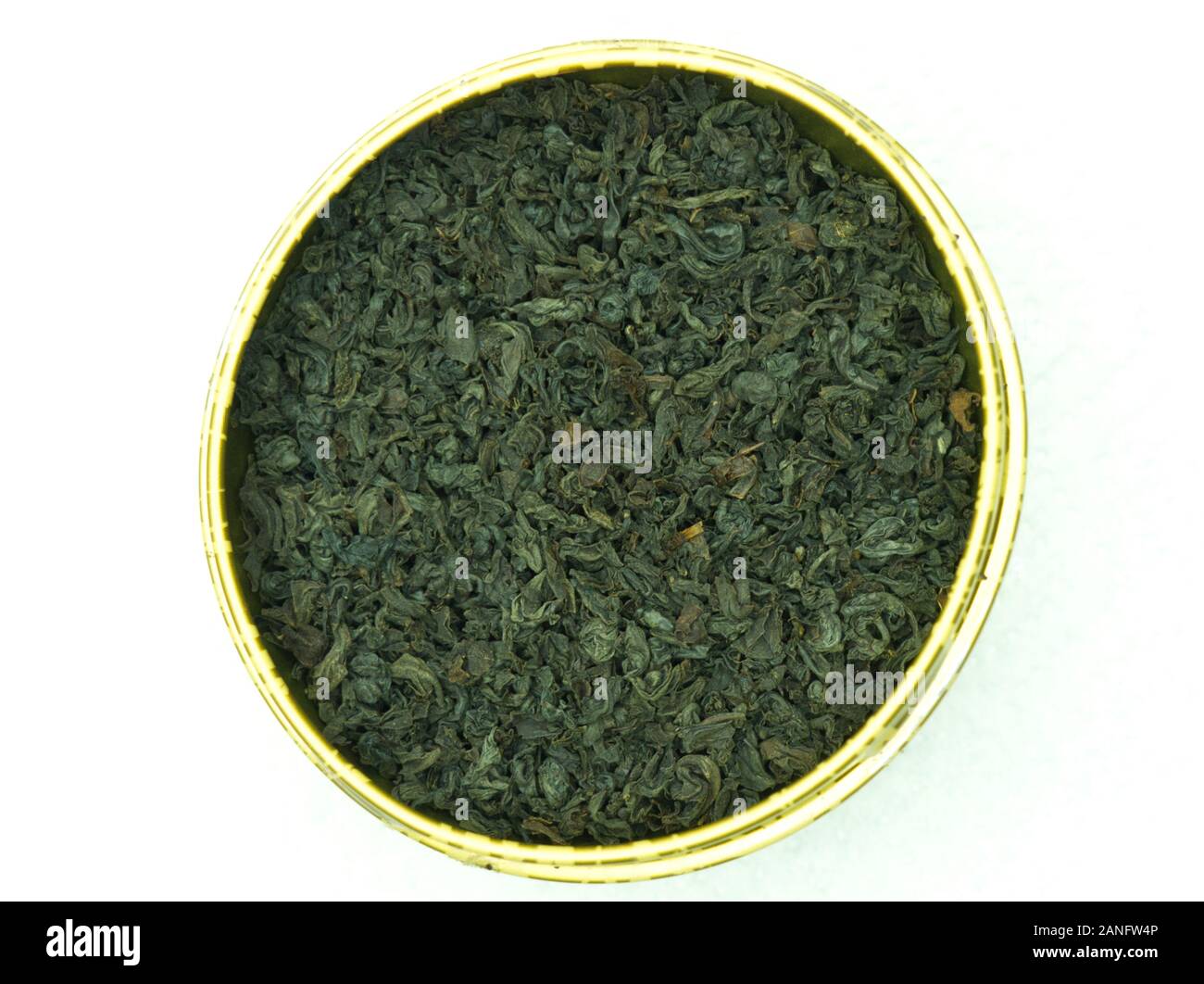 Black loose tea flavour in a wooden round box Stock Photo - Alamy