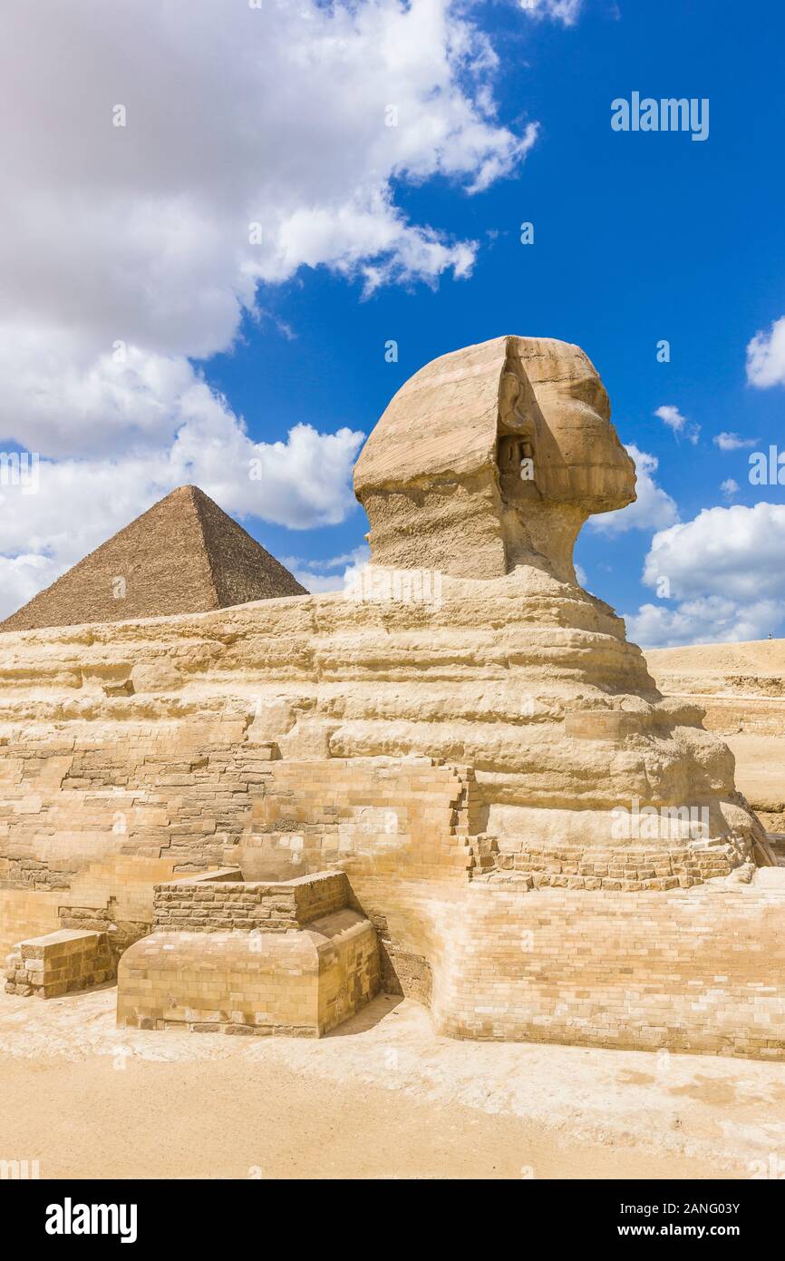 Sphinx great pyramid pyramid khufu hi-res stock photography and images ...