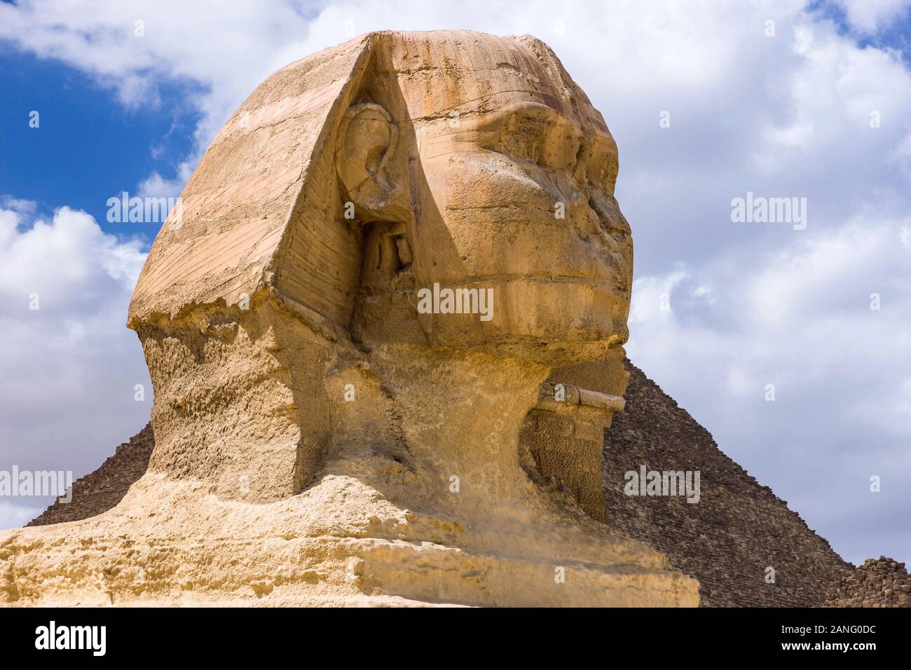 Great Sphinx and Great Pyramid Khufu, Pyramid of Khufu, in sandy desert ...