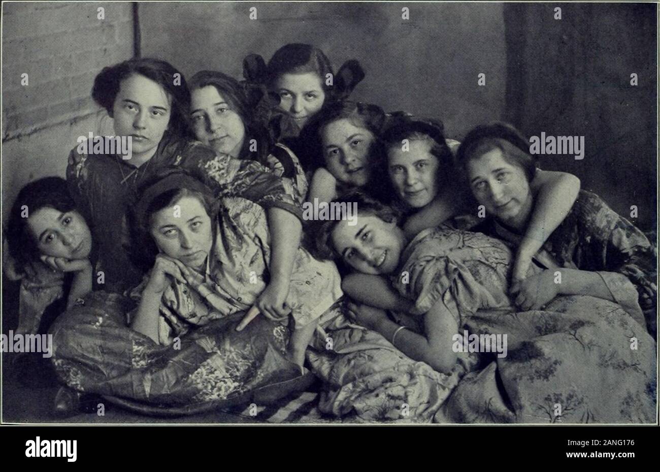 Oracle . A. R. T.. Flower—Chrysanthenmm. Xames Elizabeth Pride Mary ...