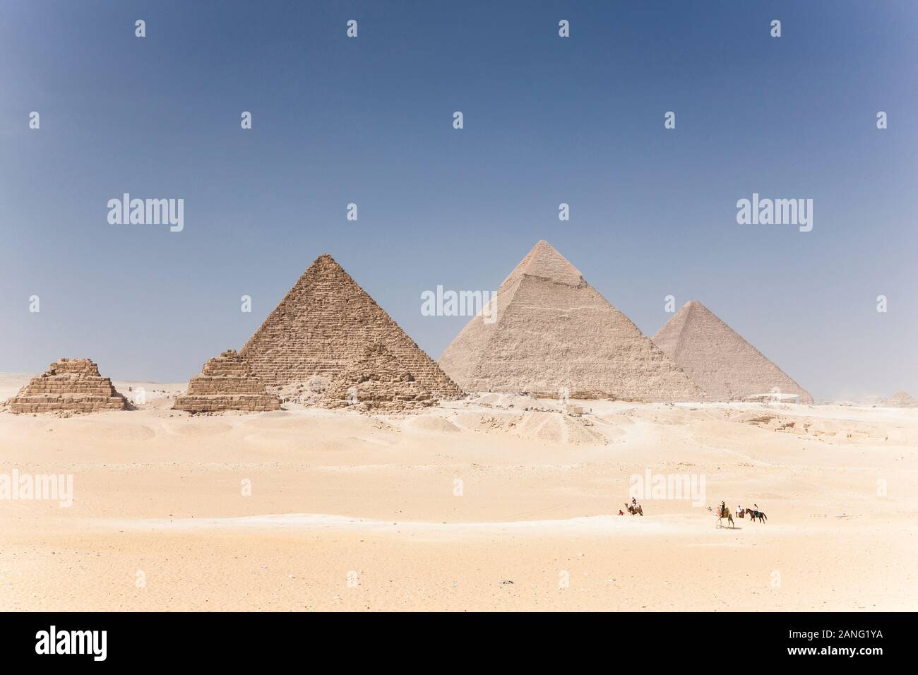 See the great pyramids of giza hi-res stock photography and images - Alamy