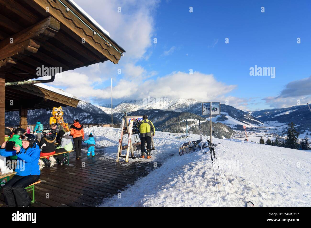 Hochfilzen: mountain hut Hoametzl Hütte, downhill run people in ...
