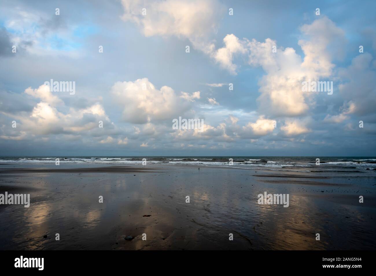 Tywyn beach hi-res stock photography and images - Alamy