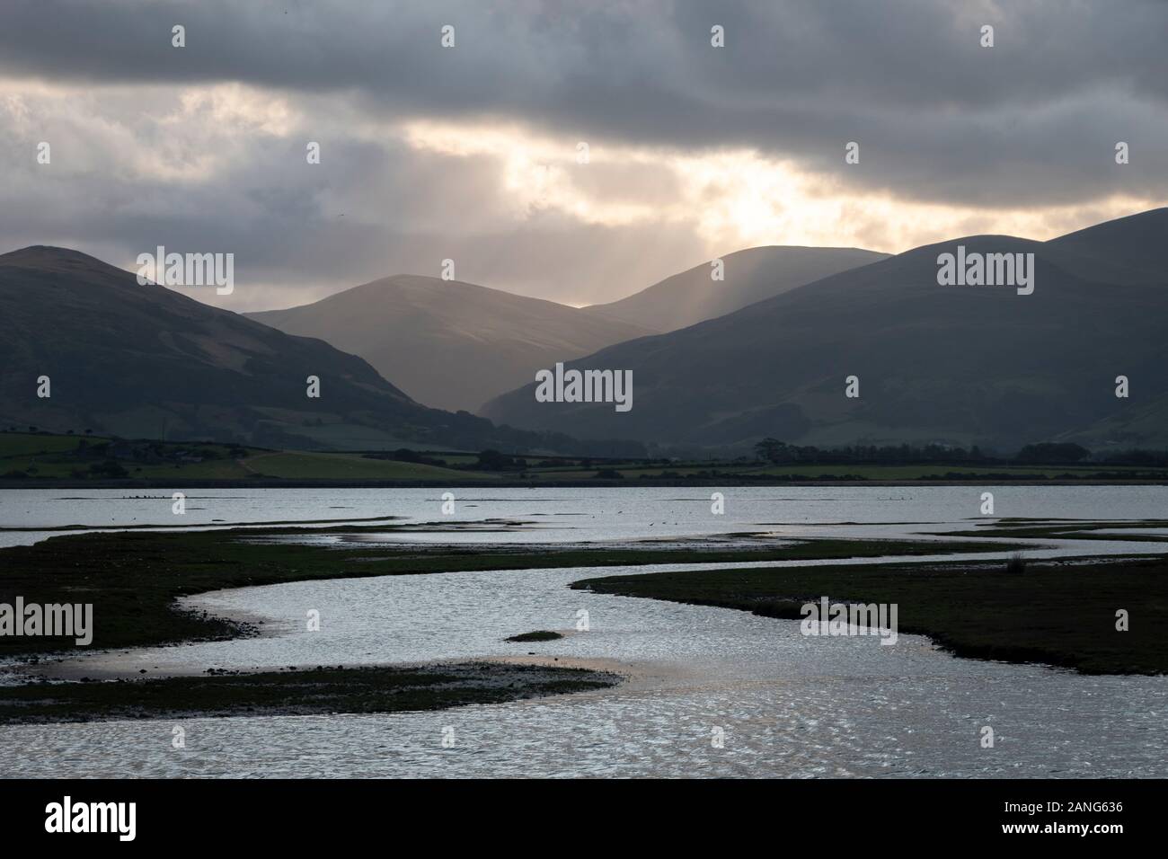 Misty mountains hi-res stock photography and images - Alamy