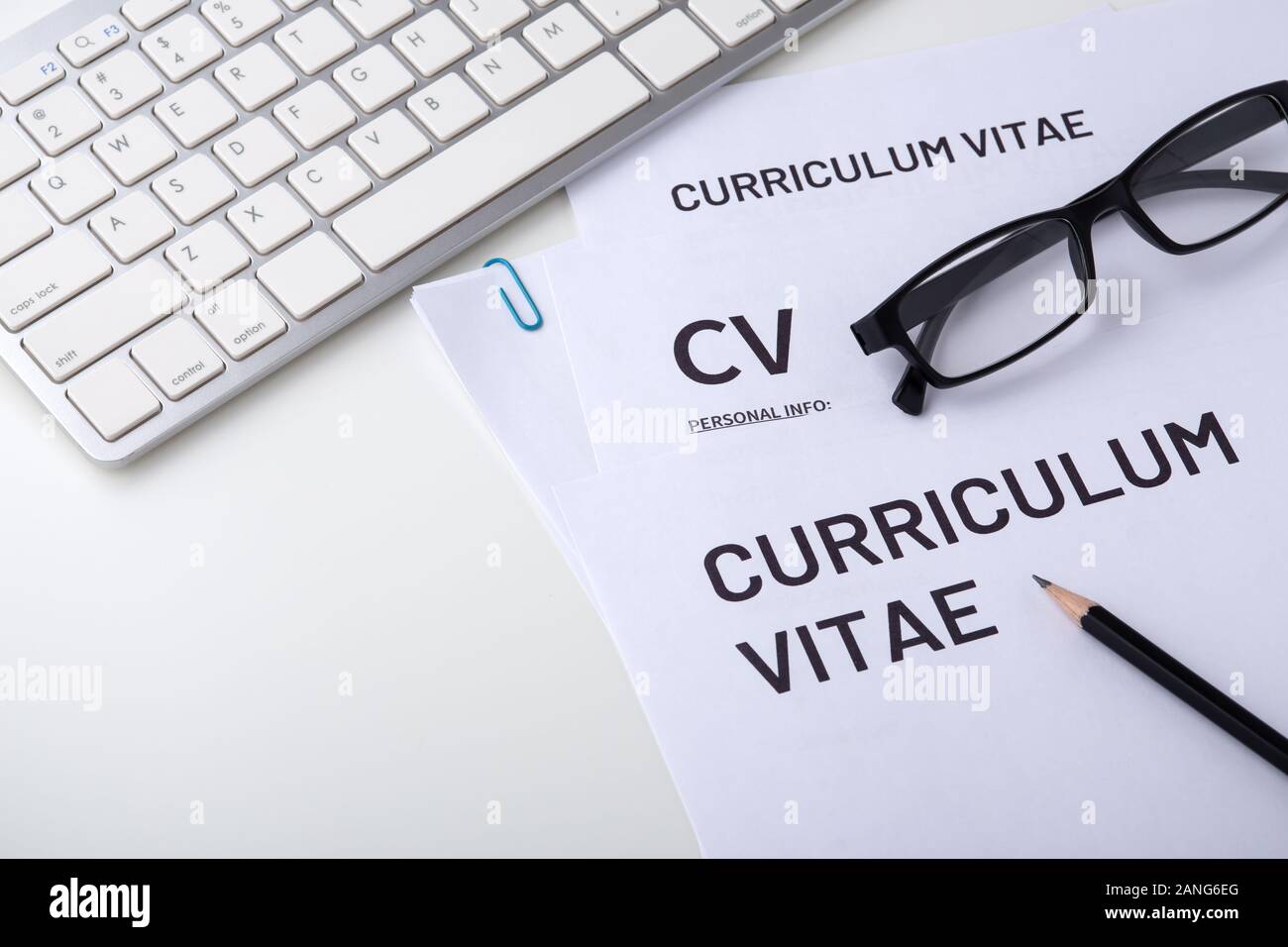 Writing cv desk hi-res stock photography and images - Alamy