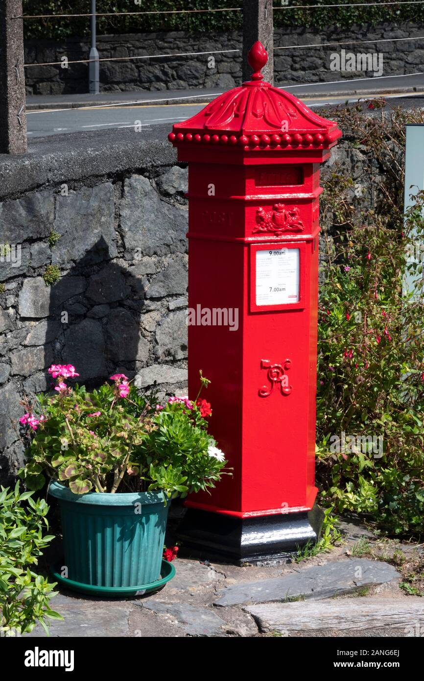 British style mailbox hi-res stock photography and images - Alamy