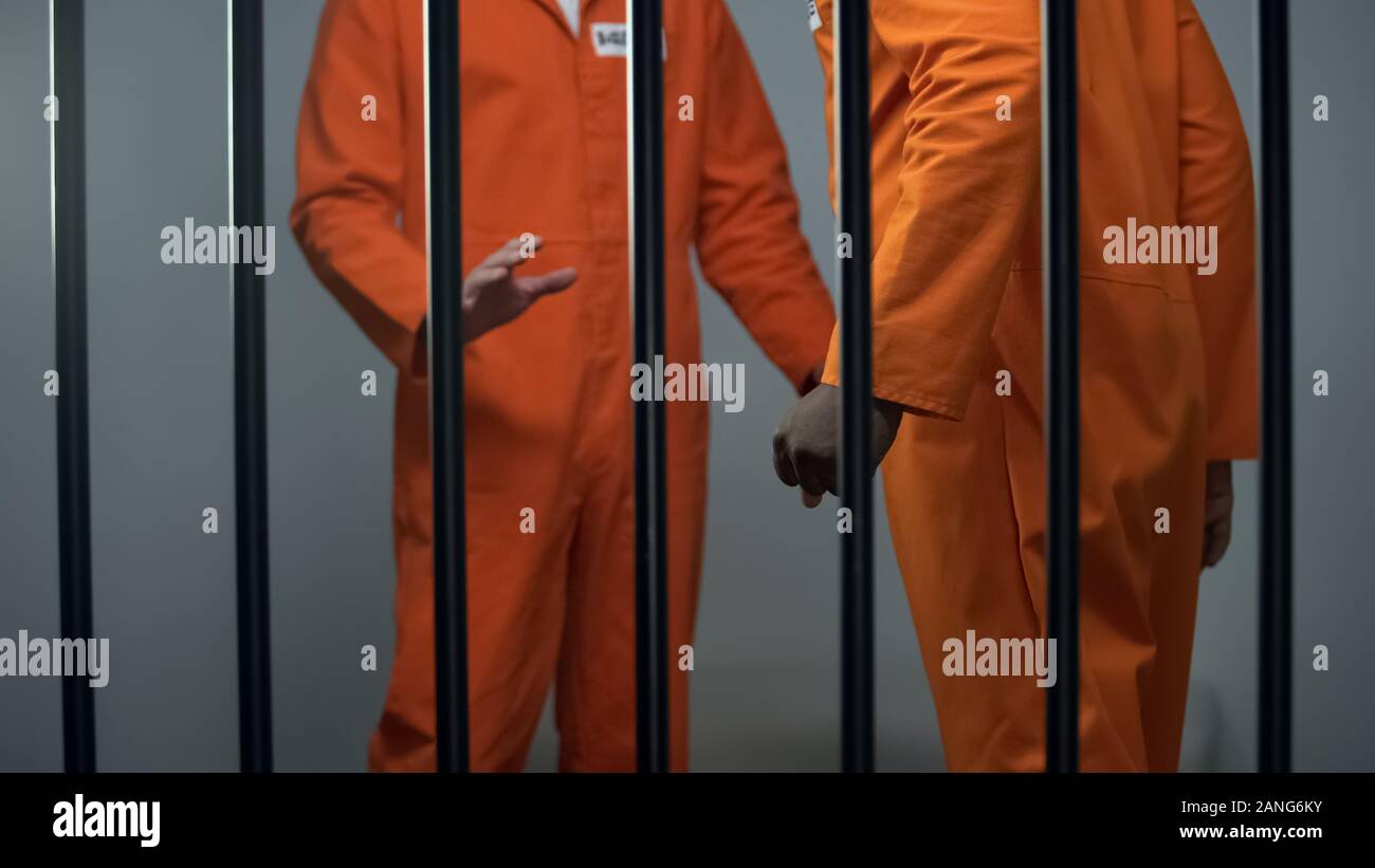 Aggressive black prisoner threatening caucasian inmate jail ...