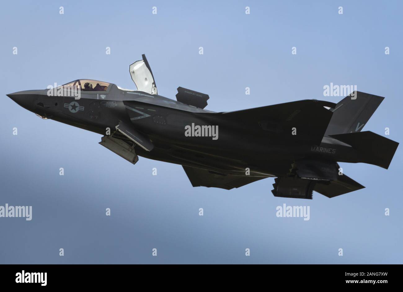 F35b hi-res stock photography and images - Alamy