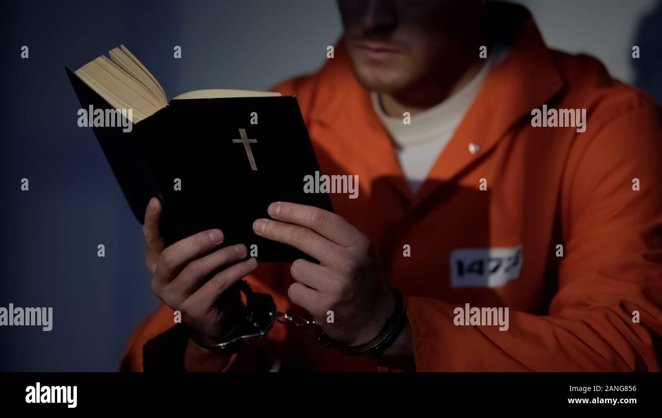 Man in handcuffs hi-res stock photography and images - Alamy