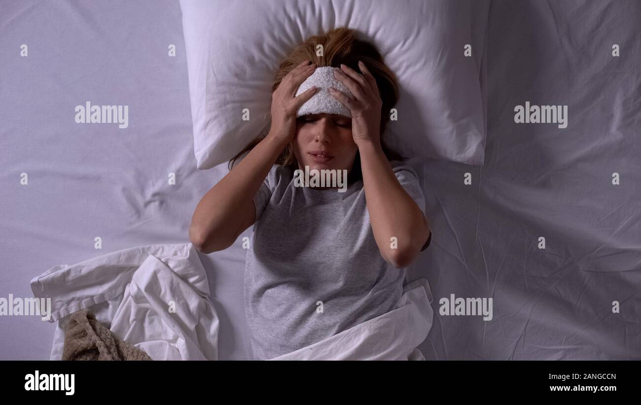 Woman headache compress hi-res stock photography and images - Alamy