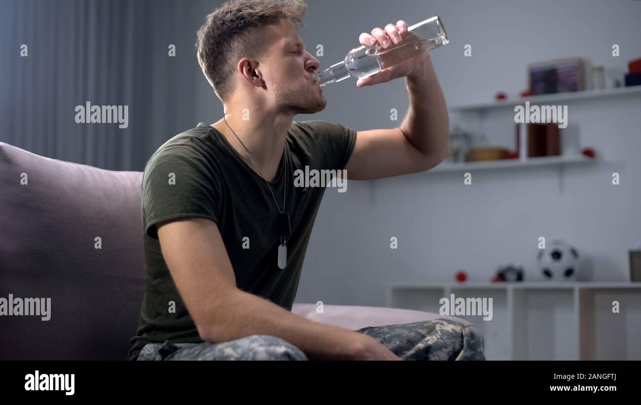 Soldier drinking bottle hi-res stock photography and images - Alamy