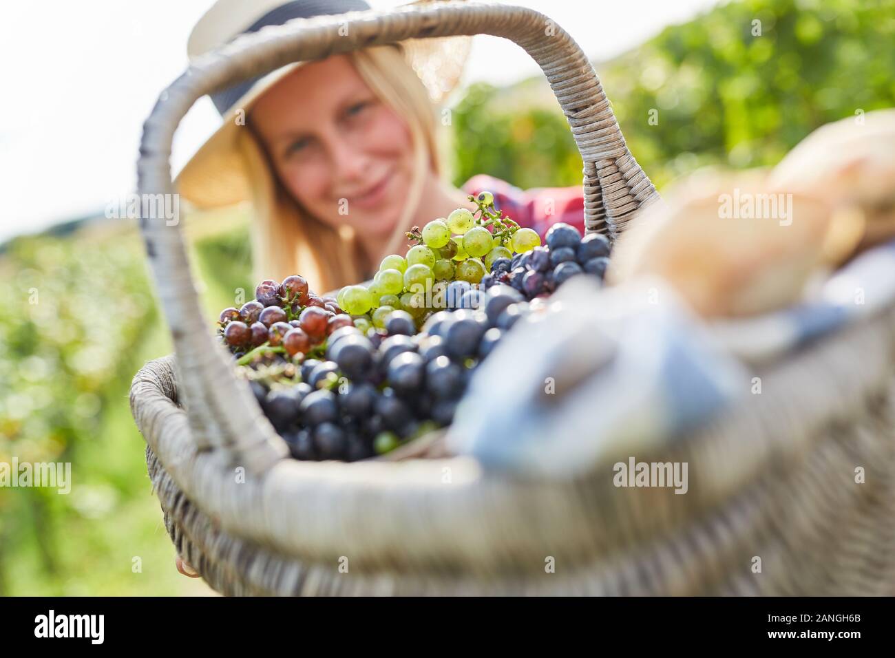 Full gathering hi-res stock photography and images - Alamy