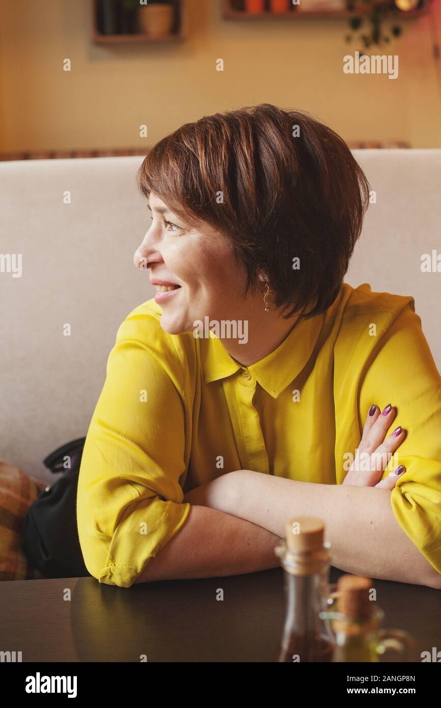 Pretty mid adult woman in cafe Stock Photo - Alamy
