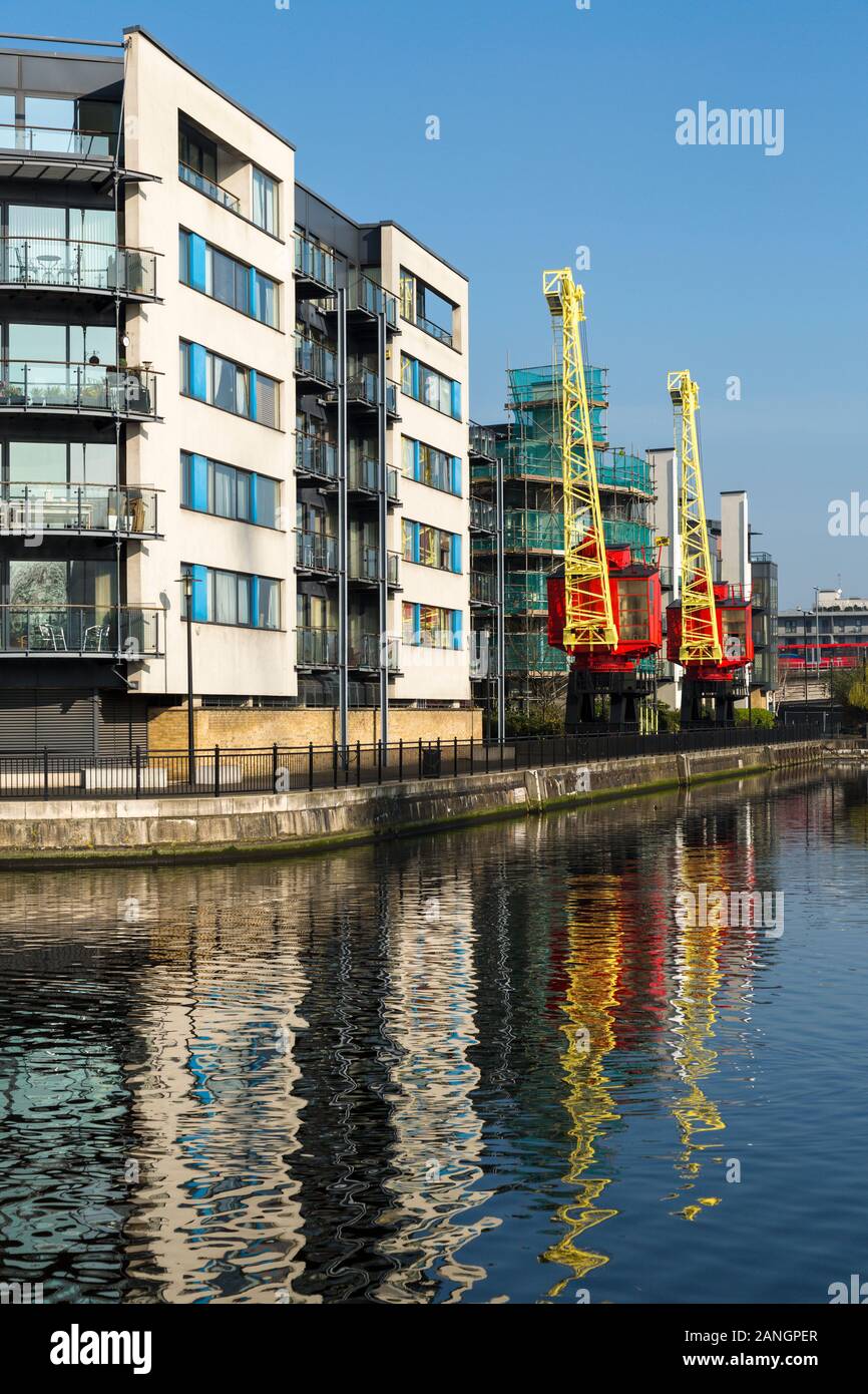 London dockland hi-res stock photography and images - Alamy