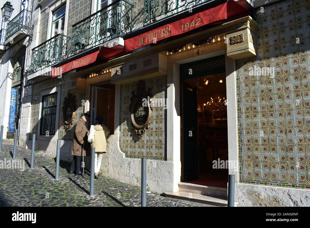 Old shopfront architecture hi-res stock photography and images - Alamy